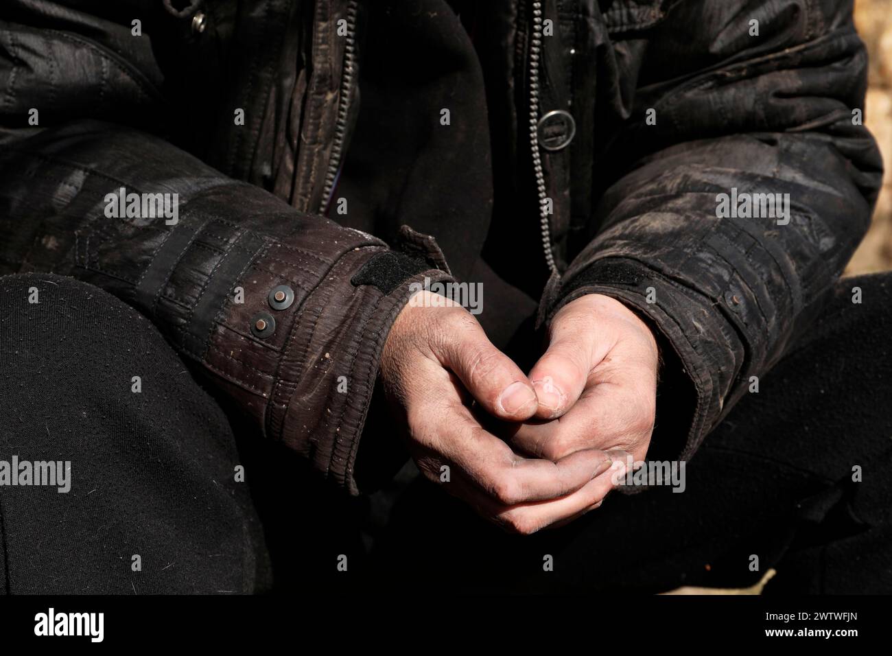 Dirty hands homeless man hi-res stock photography and images - Alamy