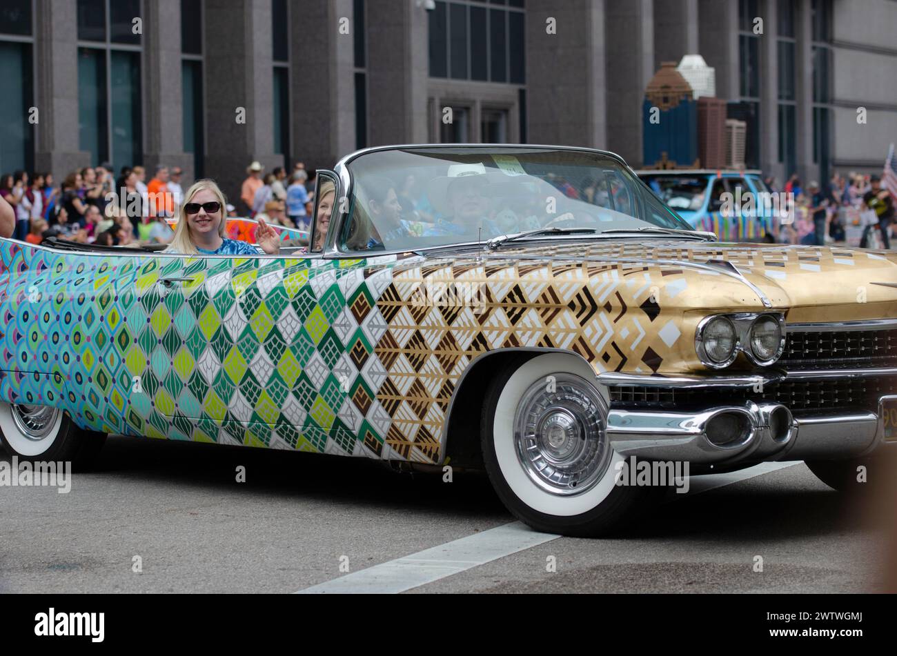 Car parade hi-res stock photography and images - Alamy