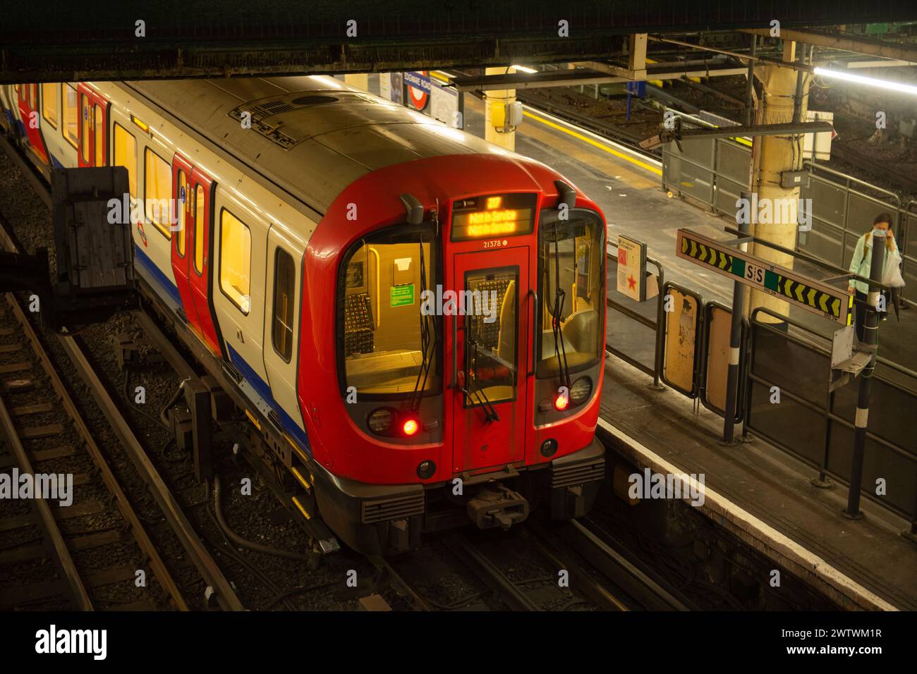 Edgware station sign hi-res stock photography and images - Alamy