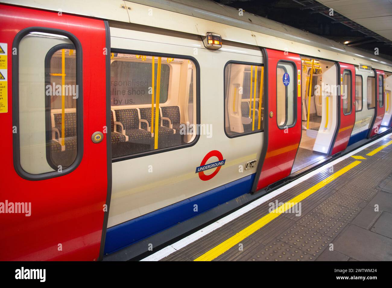 Subway Train Circle Line at Edgware Road in city of Westminster in ...