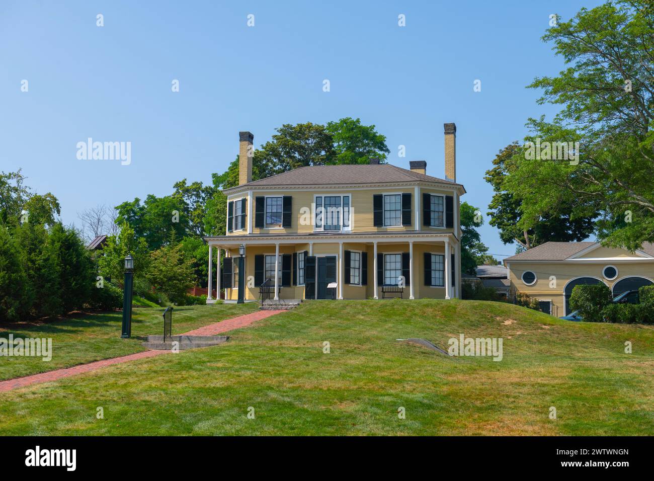 Plymouth Antiquarian House aka Hedge House was built in 1809 for ...