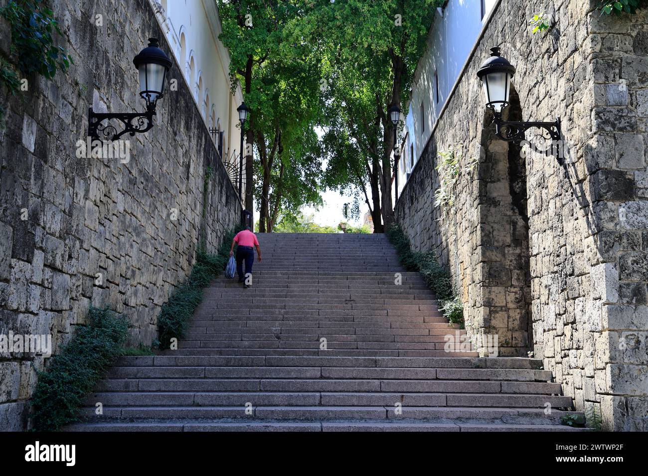 Las Escalinatas del Conde (The Counts Stairs) in the east end of Calle ...