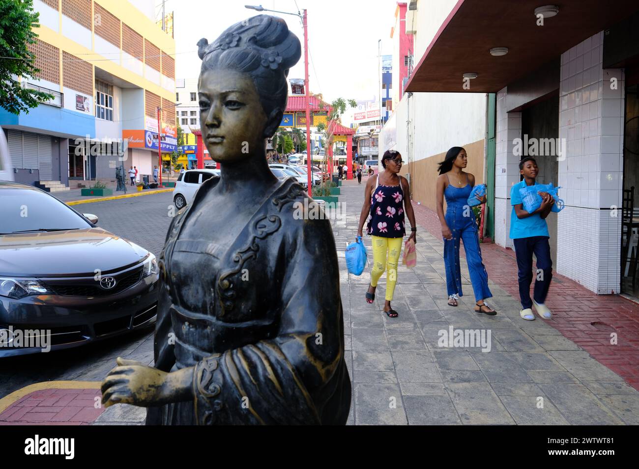 The statue of ancient Chinese figures decorated the street of Chinatown ...