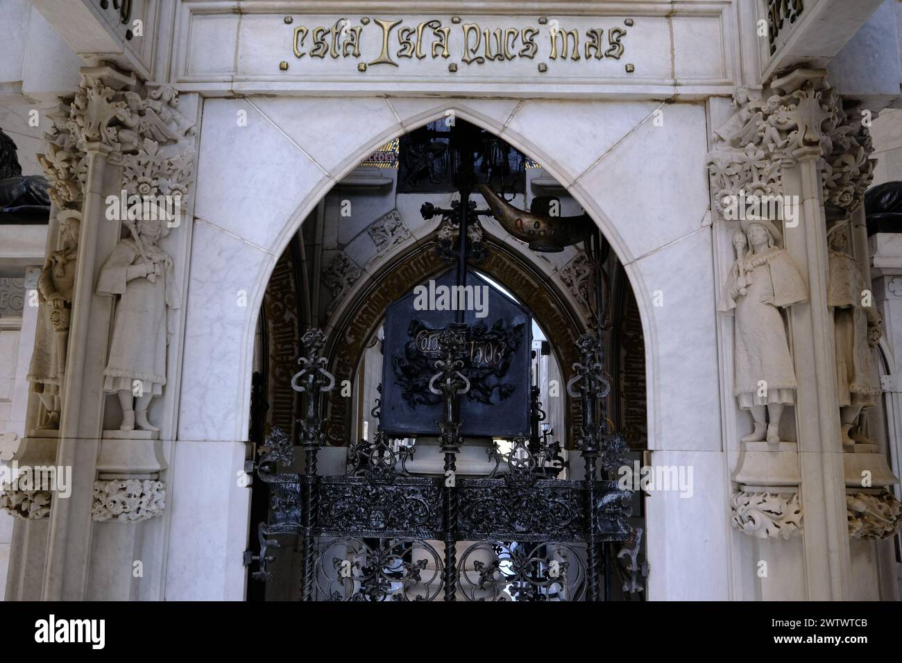 Christopher Columbus Tomb inside of Columbus Lighthouse, Santo Domingo ...