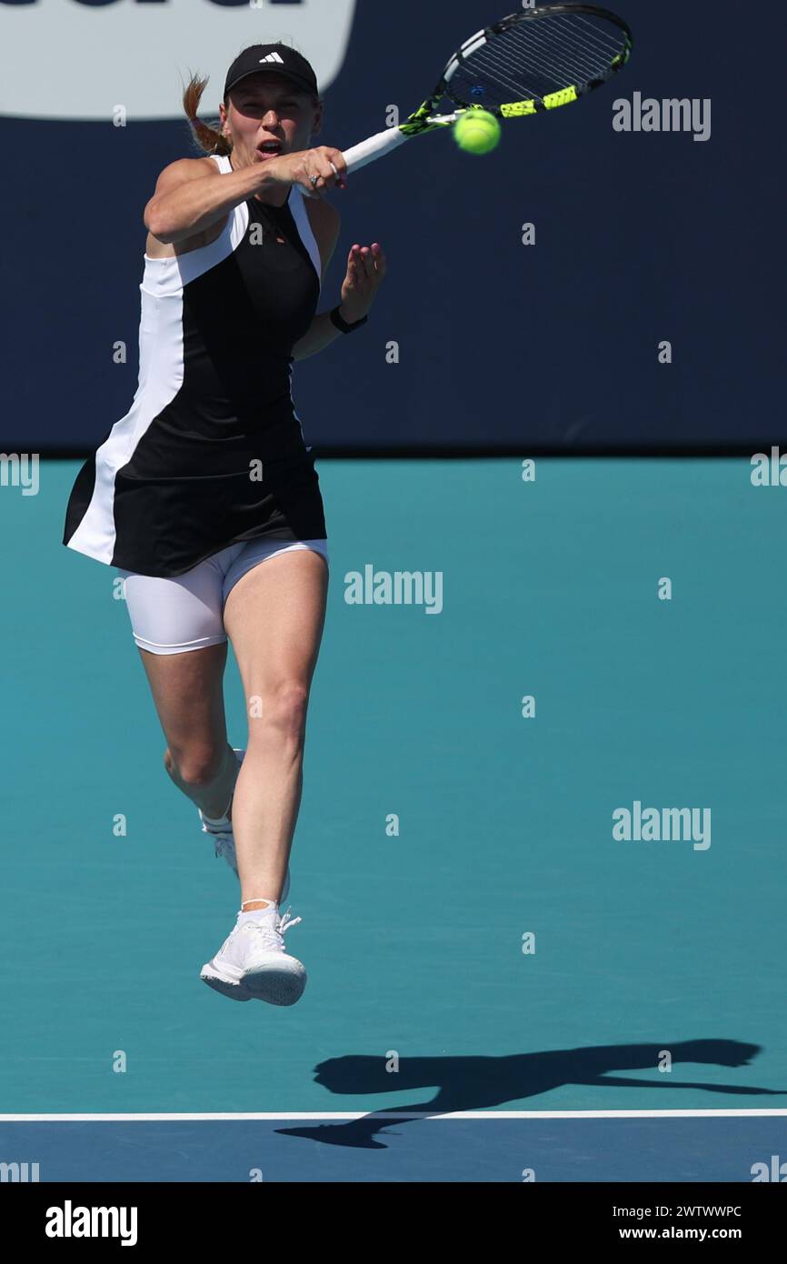 MIAMI GARDENS, FLORIDA - MARCH 19: Caroline Wozniacki of Denmark ...