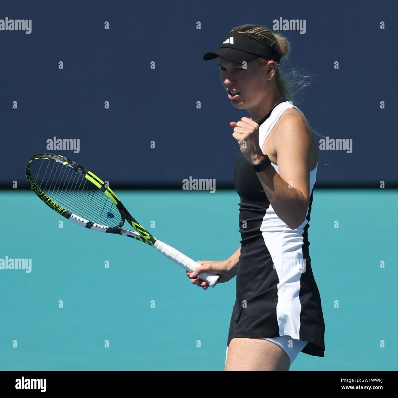 MIAMI GARDENS, FLORIDA - MARCH 19: Caroline Wozniacki of Denmark ...