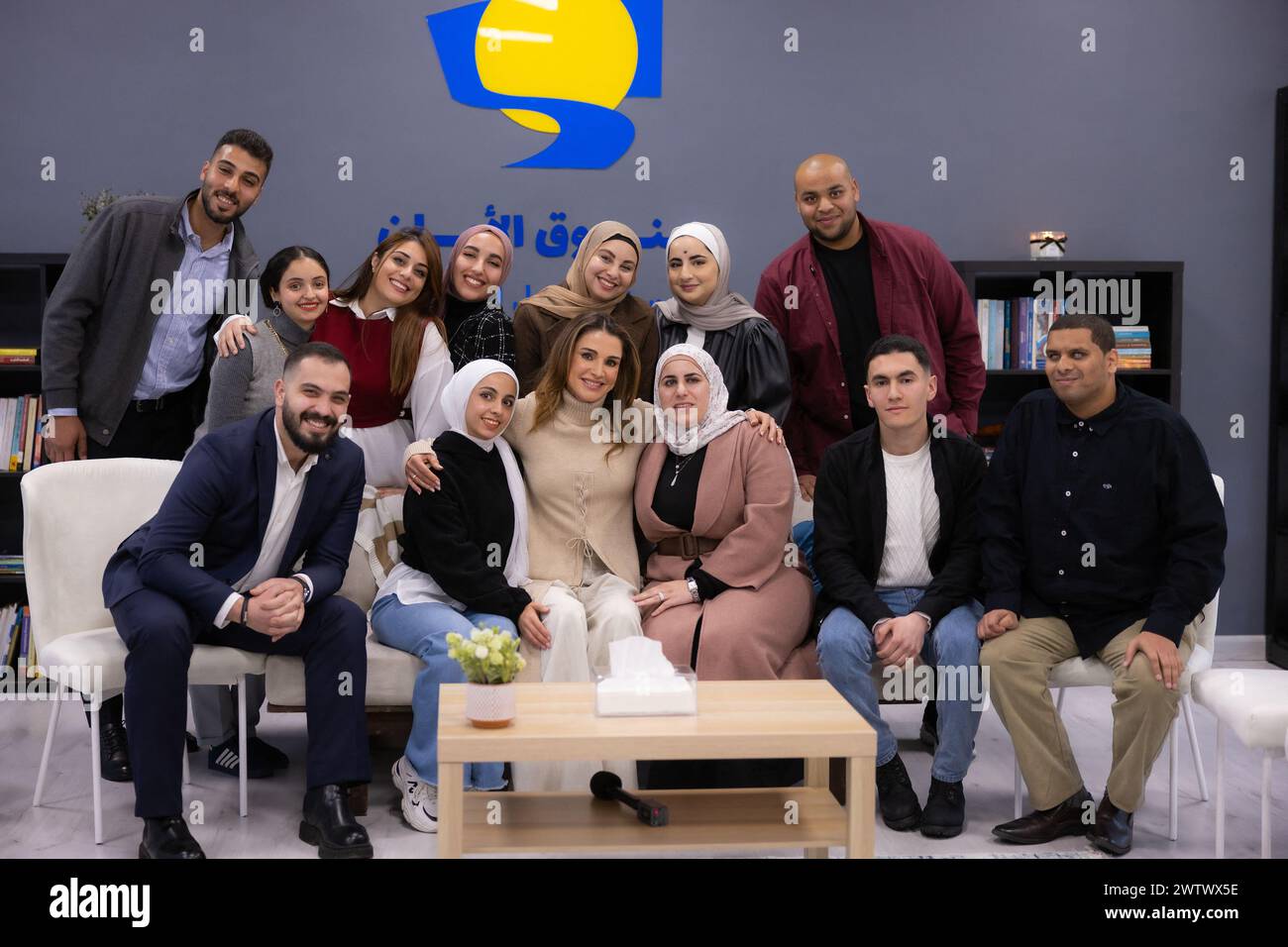 Queen Rania Al Abdullah of Jordan poses with a group of youth from Al ...