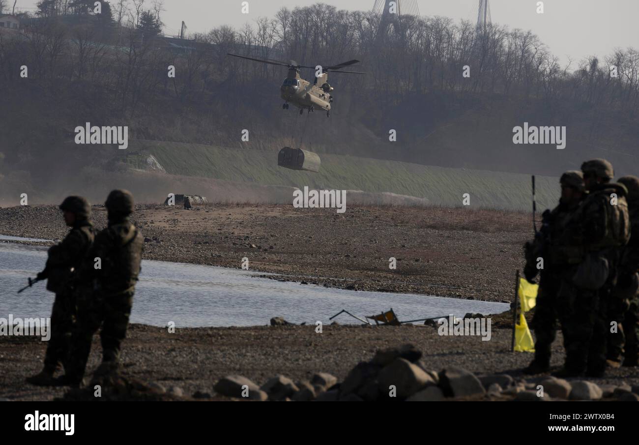 U.S Chinook helicopter and soldiers from the 11th Engineer Battalion ...