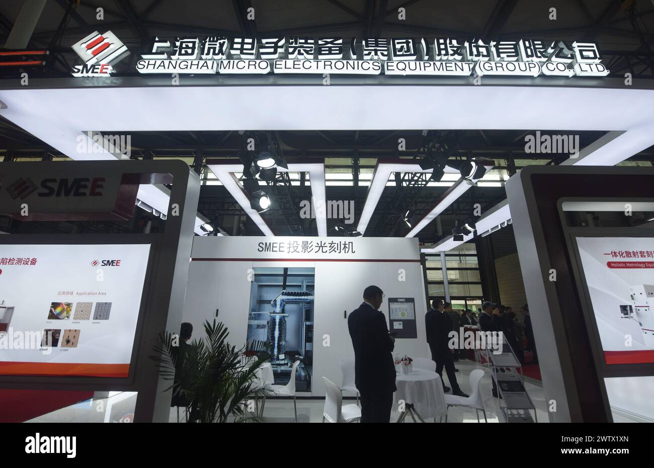 SHANGHAI, CHINA- MARCH 20, 2024 - Visitors ask about the progress of ...