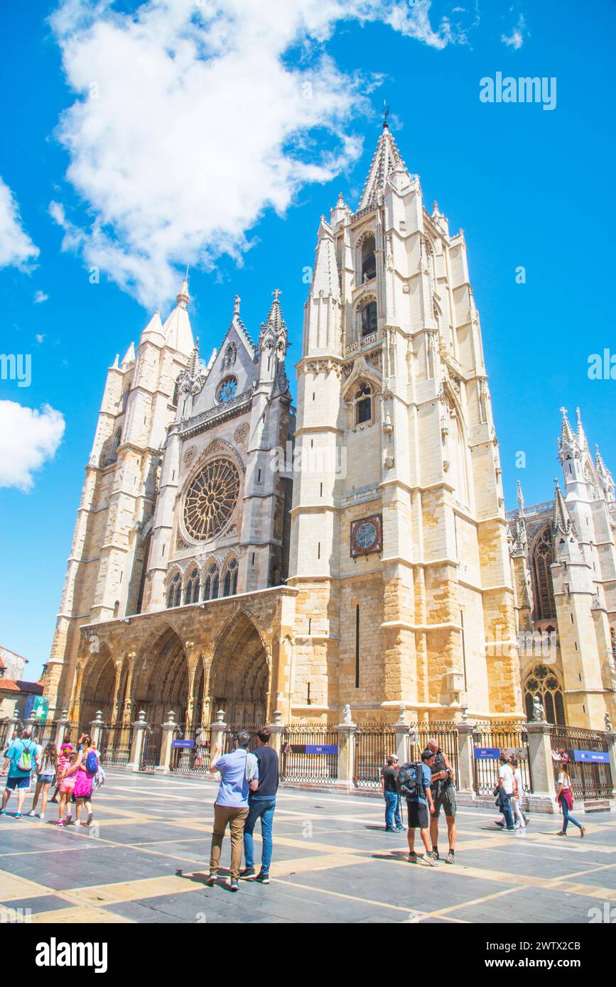 Facade of the Gothic cathedral. Leon, Spain Stock Photo - Alamy