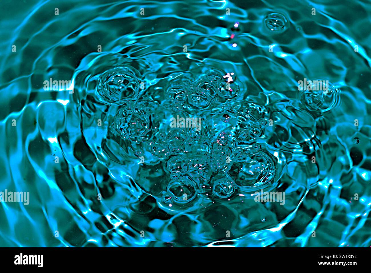 Impact raindrop drop surface fresh hi-res stock photography and images ...