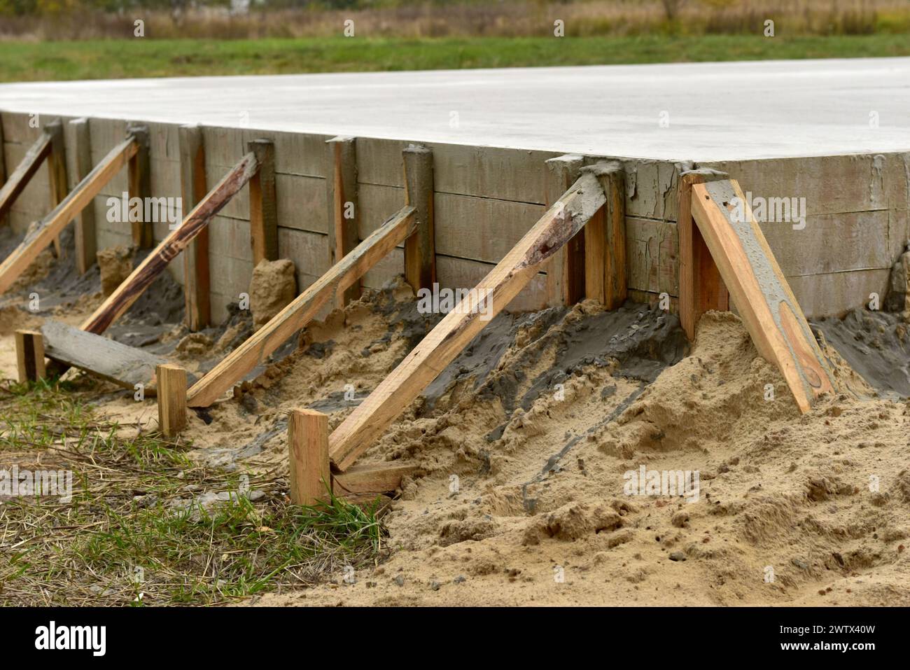 Home construction. Close-up of slab foundation formwork supports Stock ...