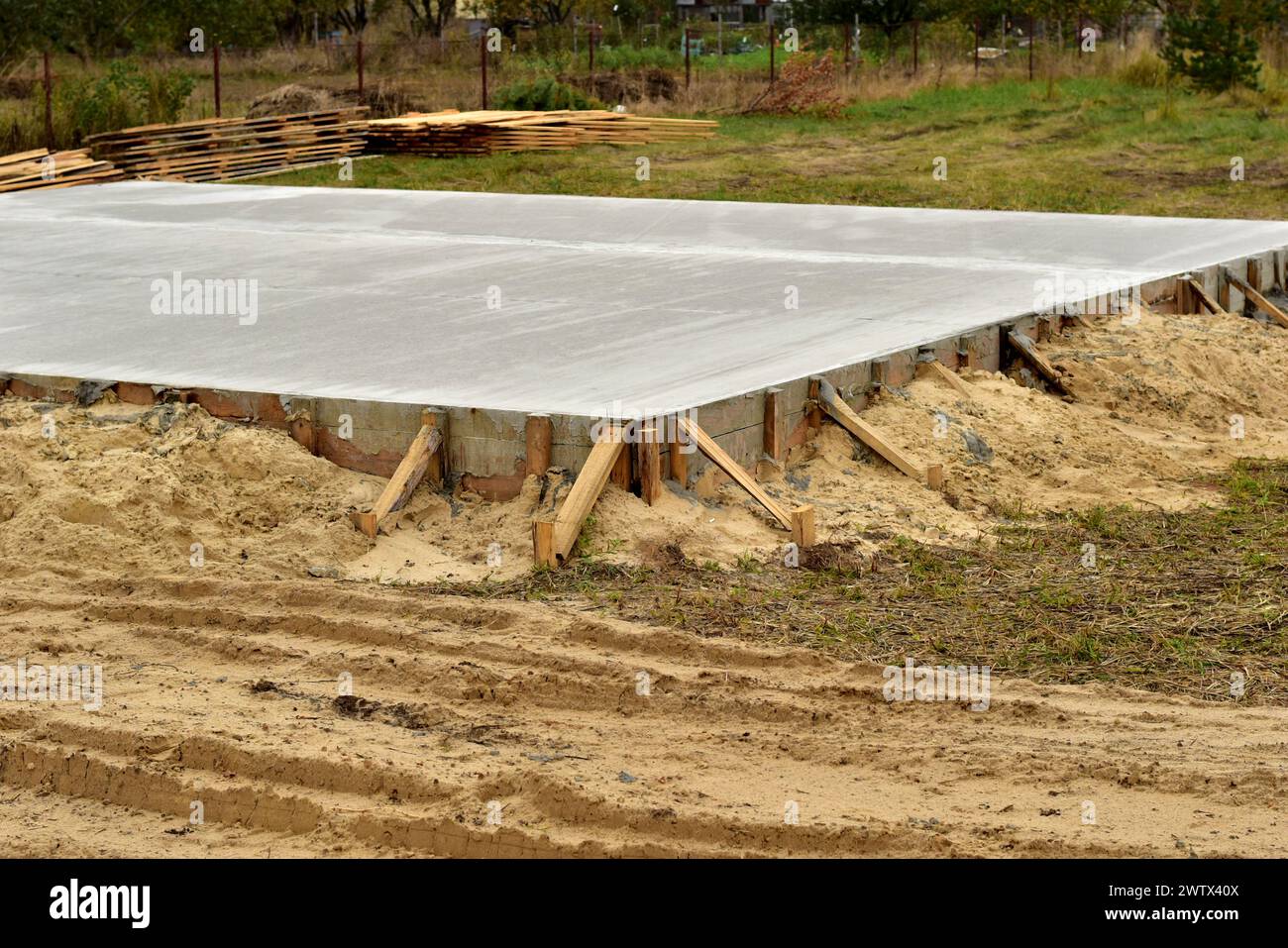 Formwork form work concrete slab hi-res stock photography and images ...