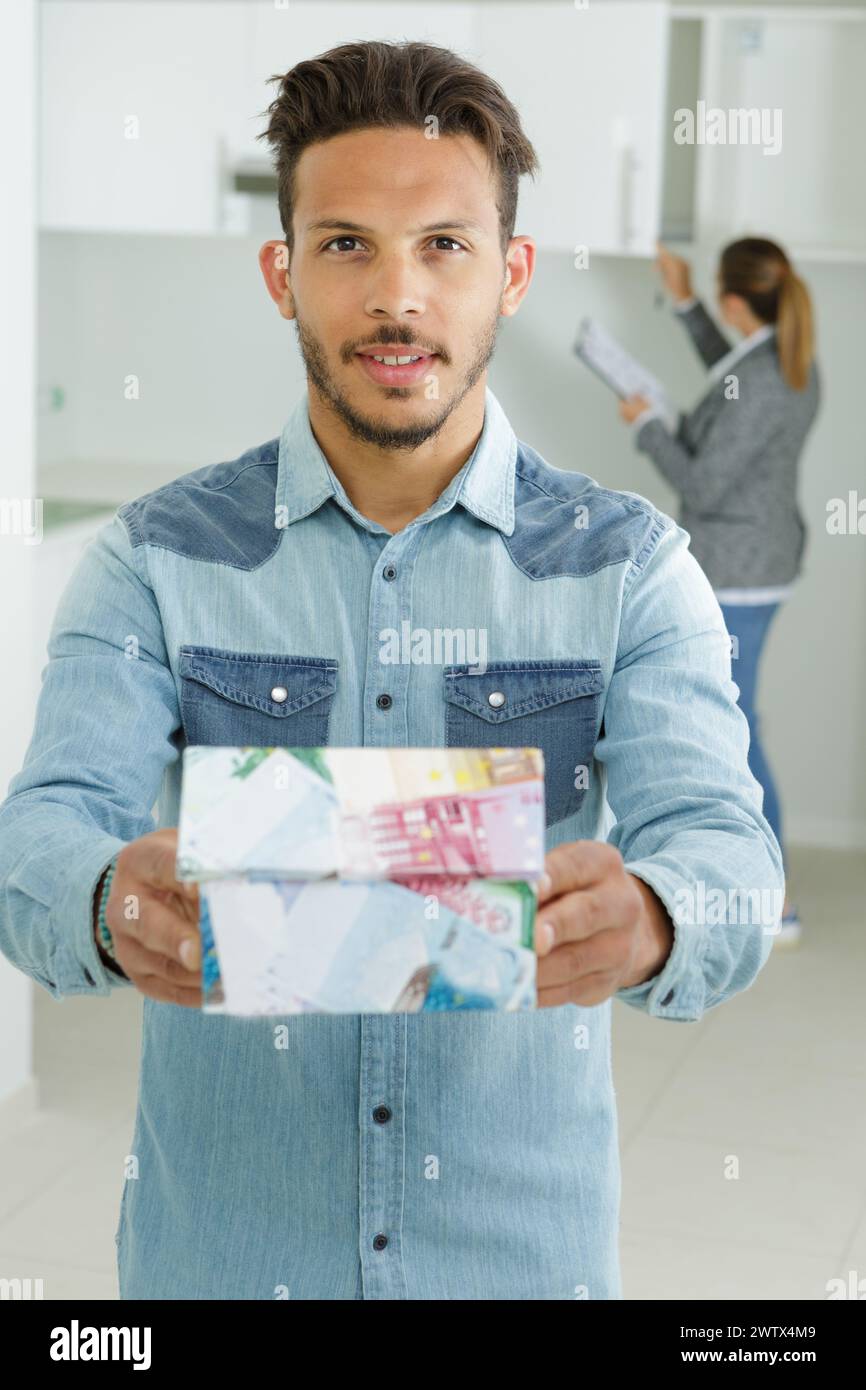 a man and housing purchase plan Stock Photo - Alamy