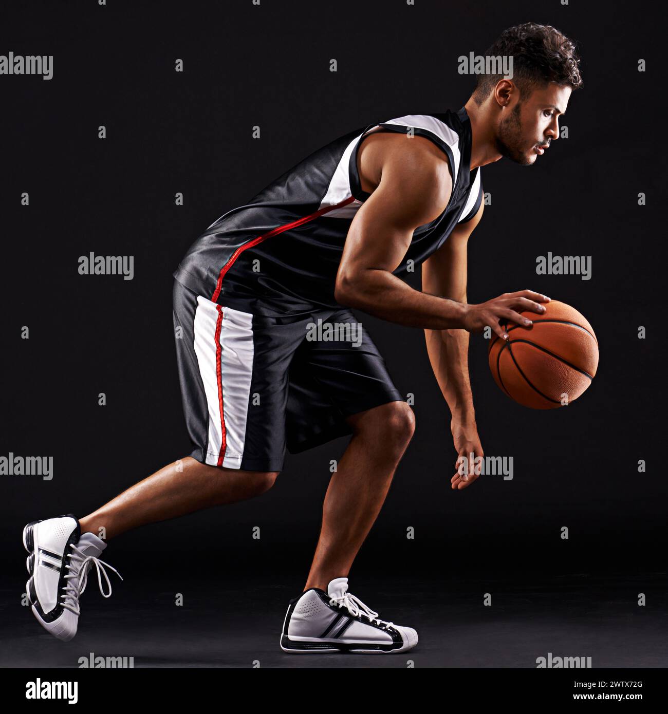 Basketball player running ball in hi-res stock photography and images ...