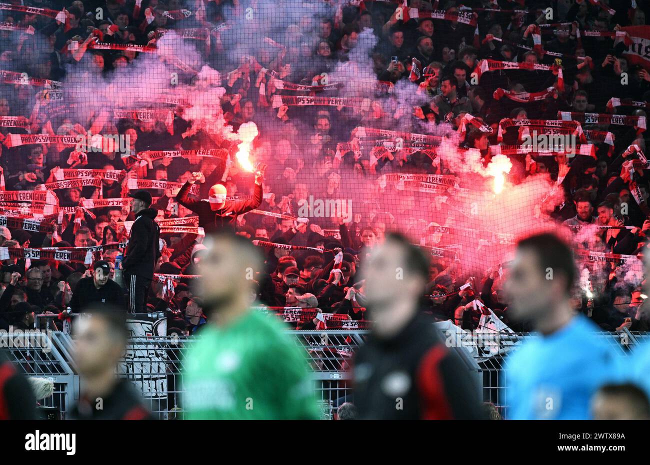 Psv fans hi-res stock photography and images - Alamy