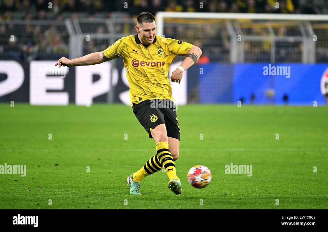 Champions League, Signal Iduna Park Dortmund: Borussia Dortmund vs PSV ...