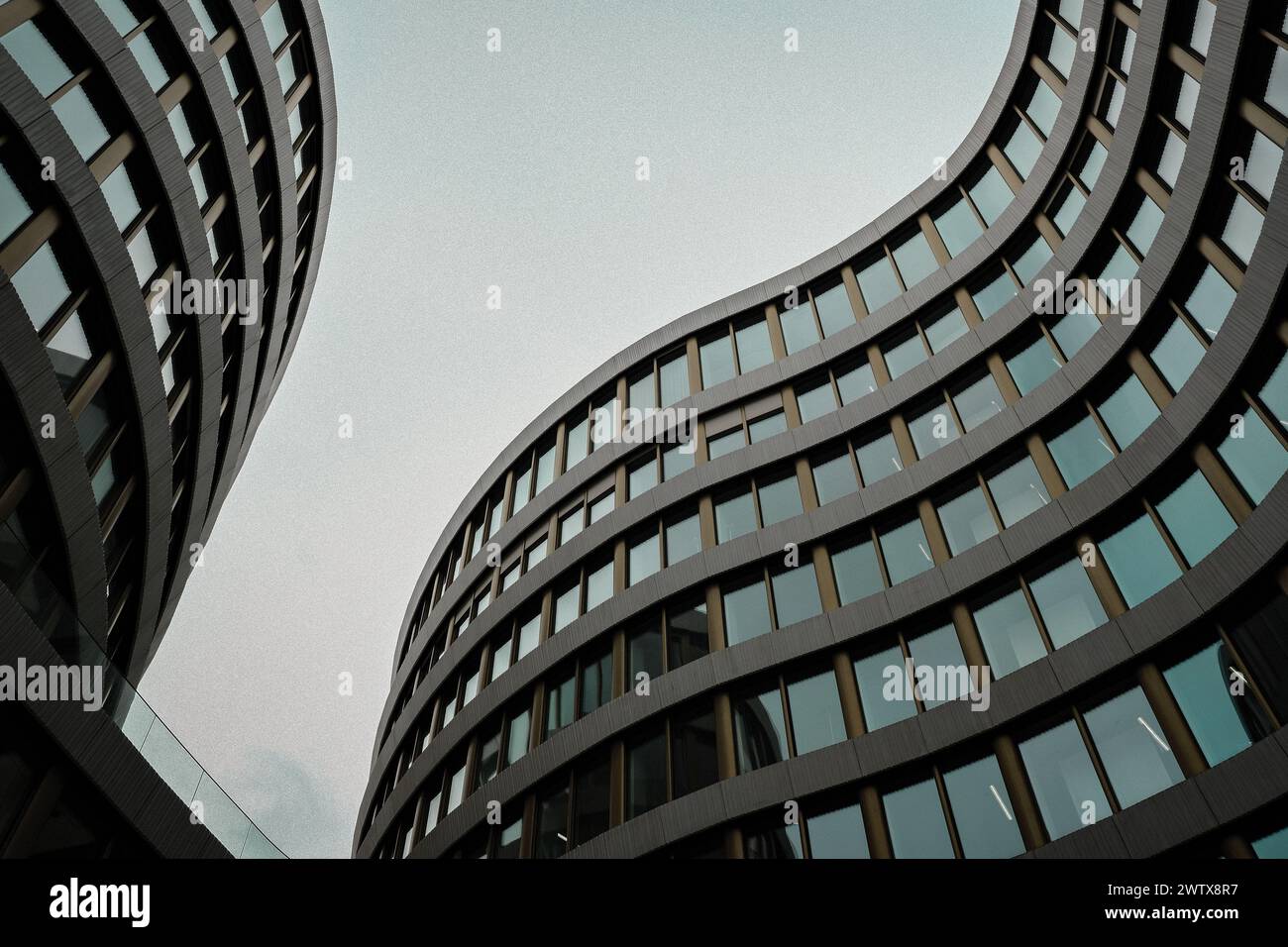 Curved office building europe hi-res stock photography and images - Alamy