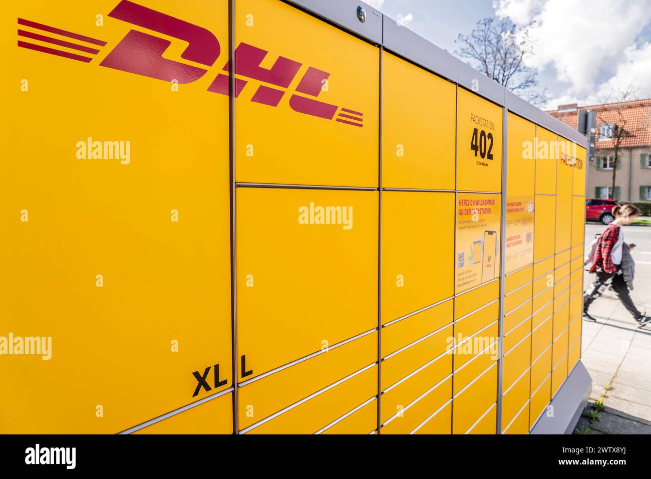 DHL Packstation in München, März 2024 Deutschland, München, März 2024 ...