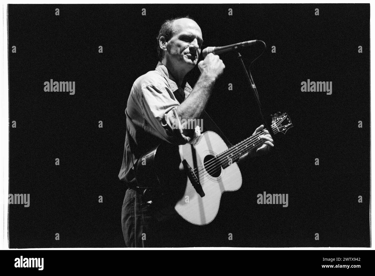 JAMES TAYLOR, CONCERT, 1999: Legendary American guitarist and singer ...