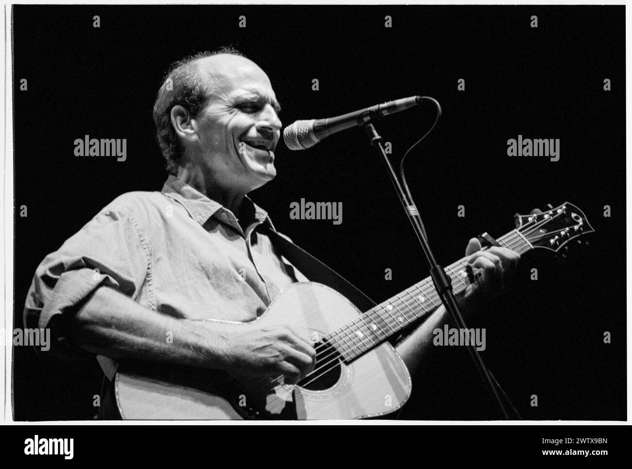 JAMES TAYLOR, CONCERT, 1999: Legendary American guitarist and singer ...