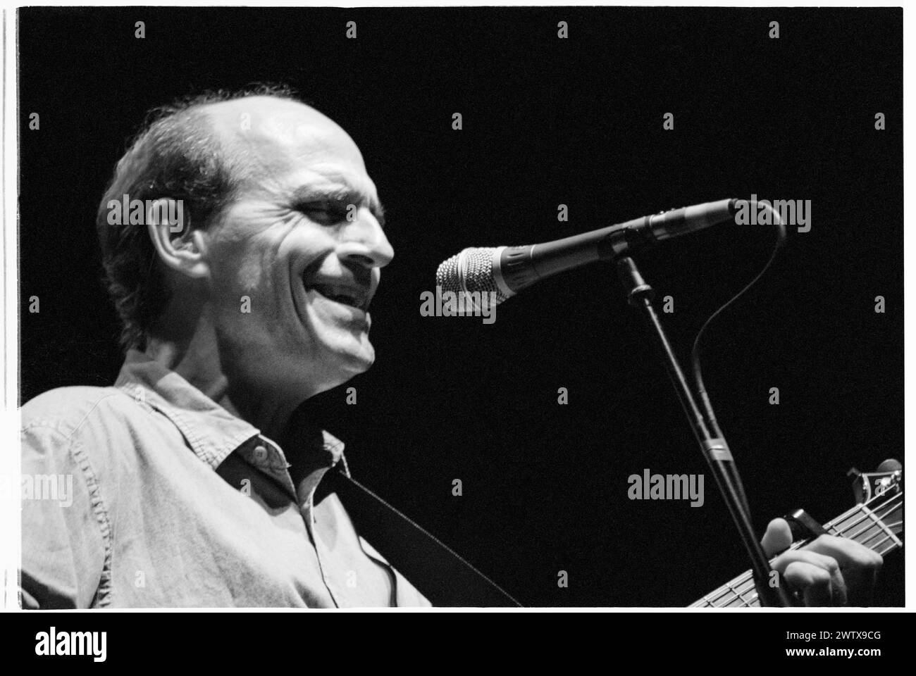 JAMES TAYLOR, CONCERT, 1999: Legendary American guitarist and singer ...