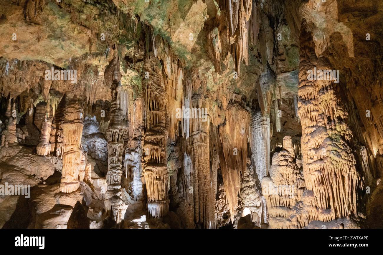 Luray caverns limestone formations hi-res stock photography and images ...