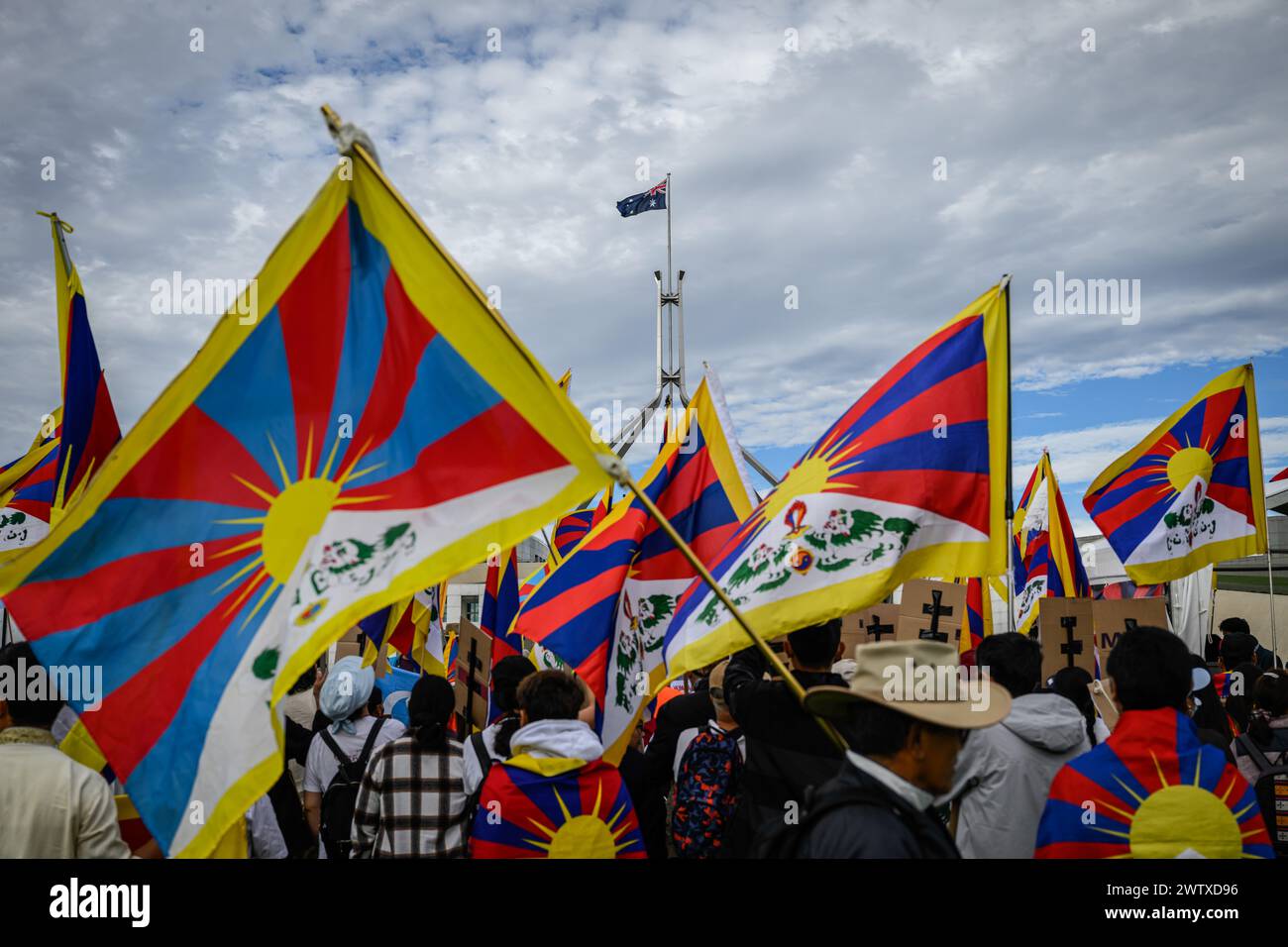 Protesters seen waving the national flags of Tibet during the ...