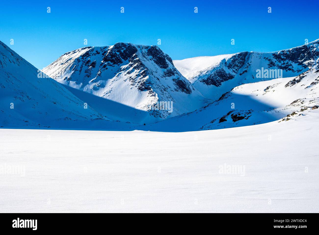 Winter mountain scenery in the Jotunheim, Norway Stock Photo - Alamy