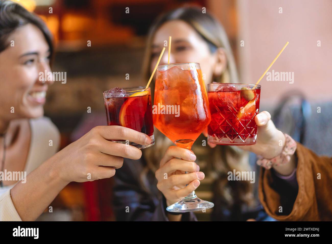 Bar atmosphere hi-res stock photography and images - Alamy