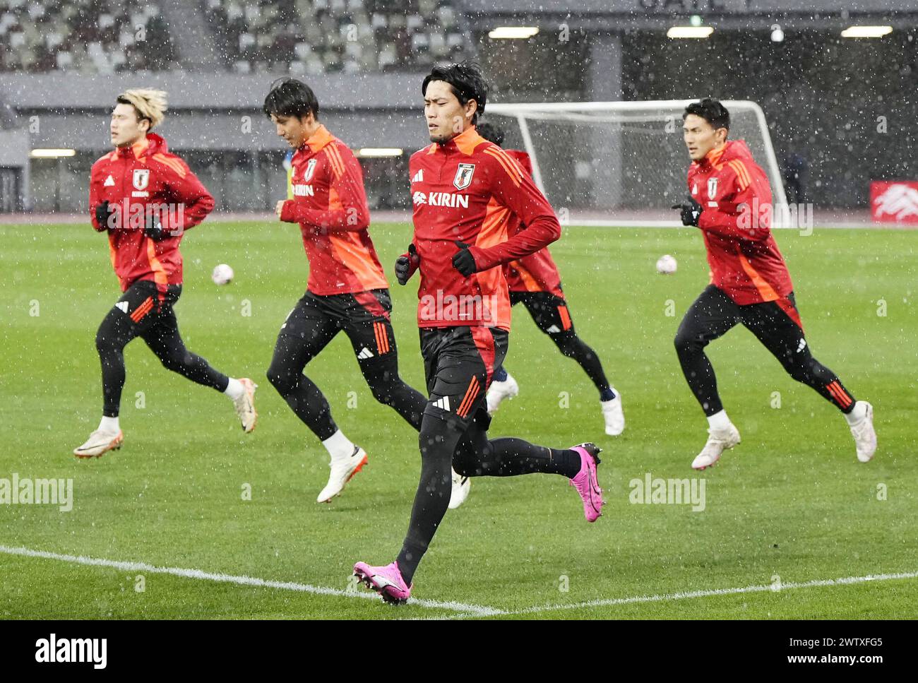 Members of the Japanese men's national football team train at Tokyo's ...