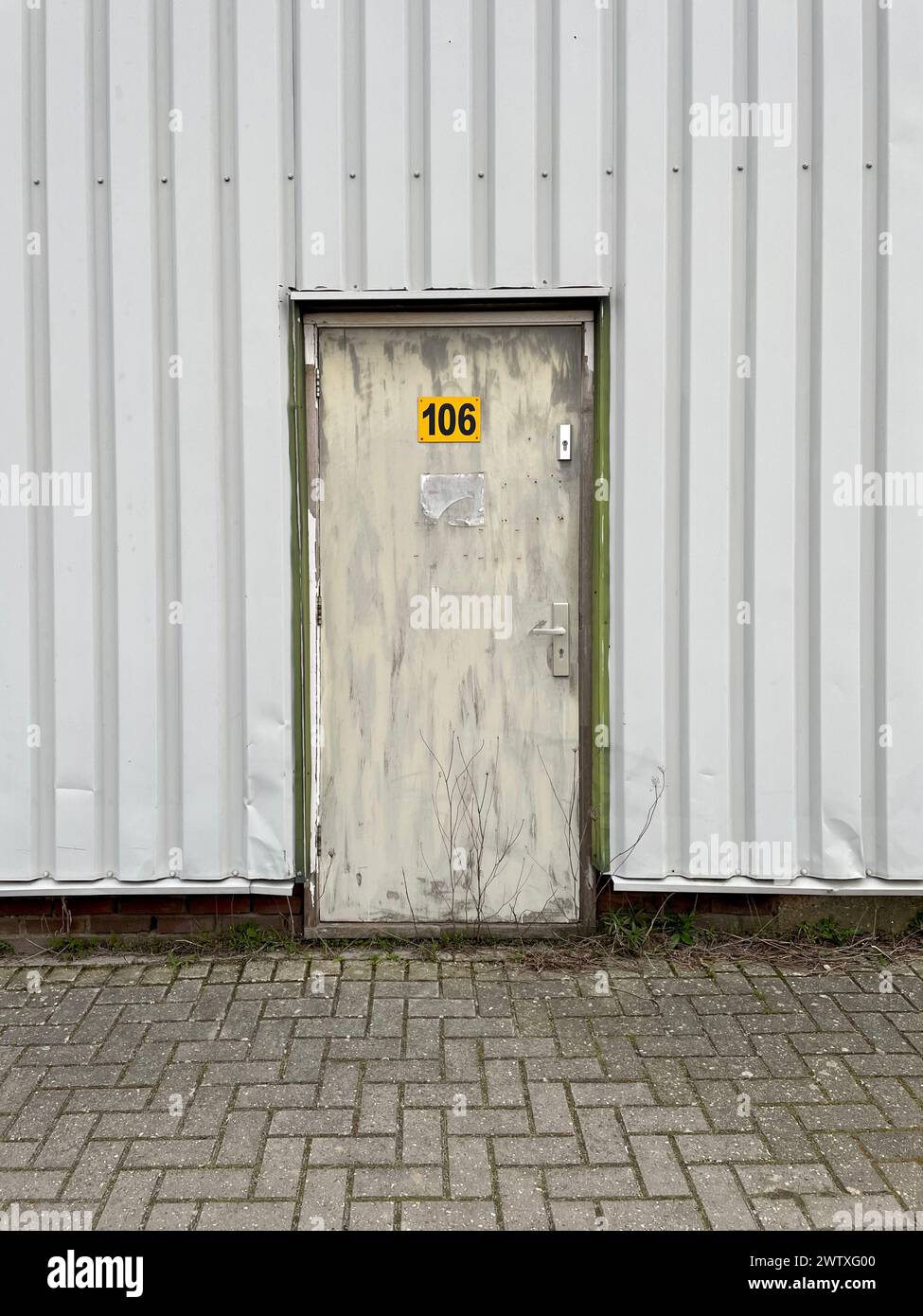House number 106 hi-res stock photography and images - Alamy