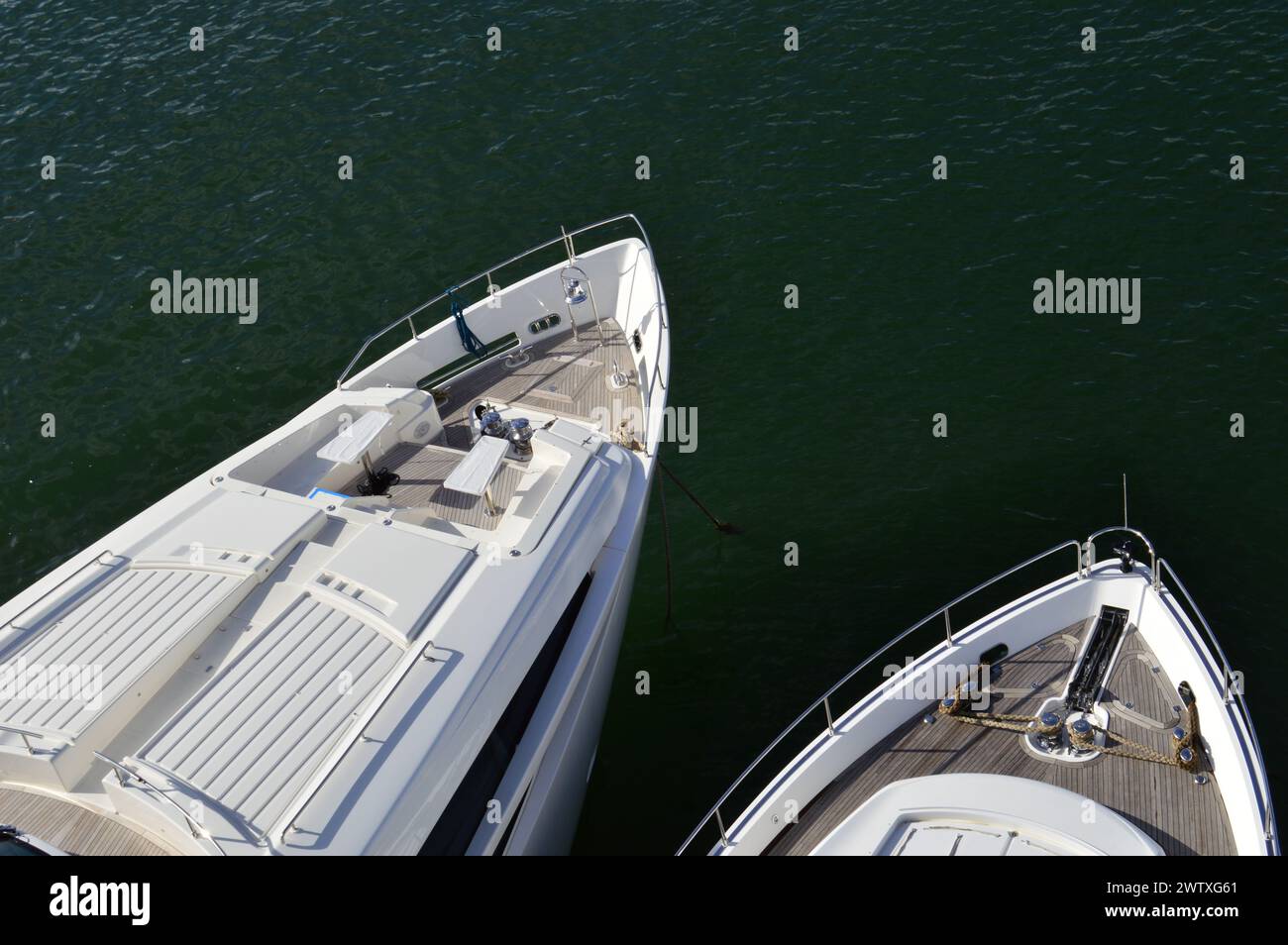 Barcos y playa y playa hi-res stock photography and images - Alamy