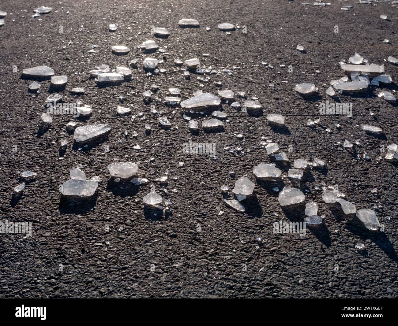 Shattered blocks hi-res stock photography and images - Alamy