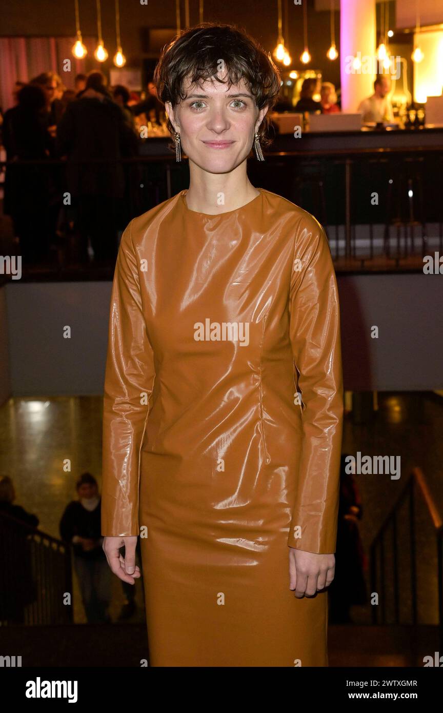 Liv Lisa Fries bei der Premiere der Fernsehserie Kafka in der Urania ...