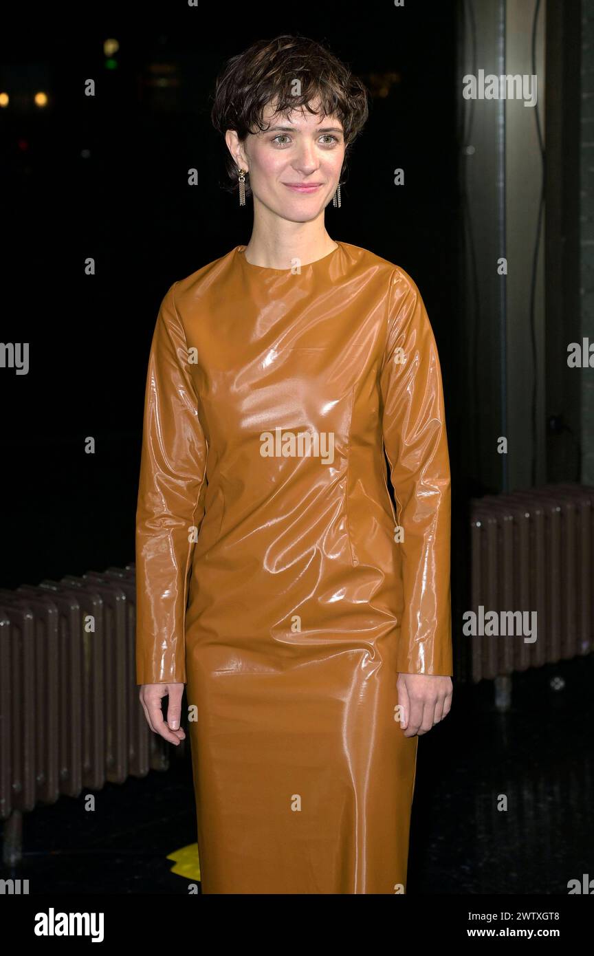 Liv Lisa Fries bei der Premiere der Fernsehserie Kafka in der Urania ...