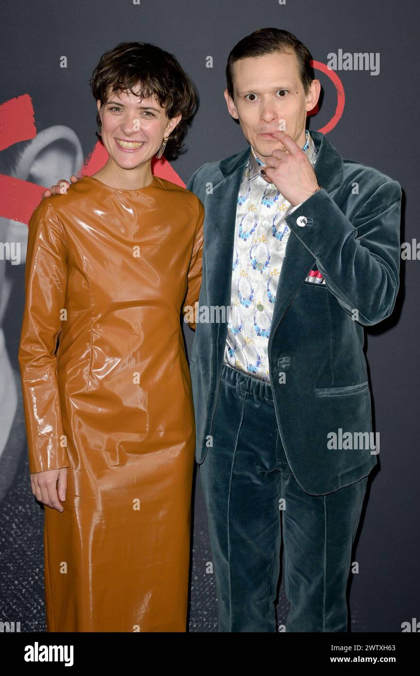 Liv Lisa Fries und Joel Basman bei der Premiere der Fernsehserie Kafka ...