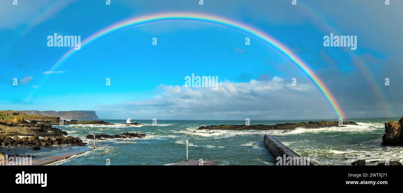 Harbour causeway hi-res stock photography and images - Alamy