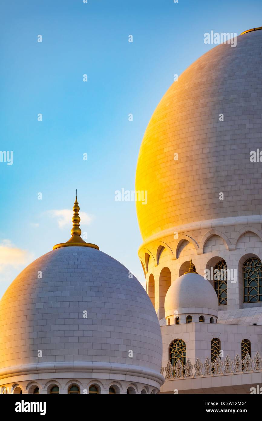 Shapes of Sheikh Zayed Grand Mosque Stock Photo - Alamy
