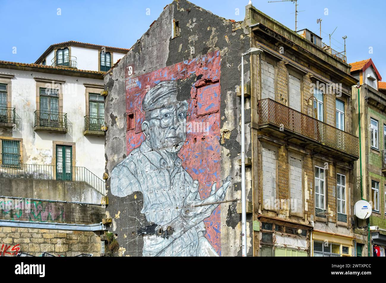 Portuguese graffiti art hi-res stock photography and images - Alamy