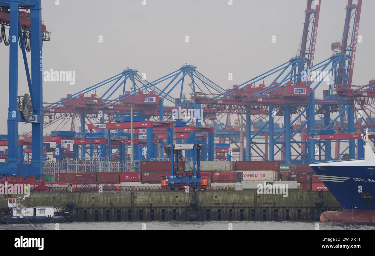 Hamburg, Germany. 20th Mar, 2024. Containers are handled at the ...