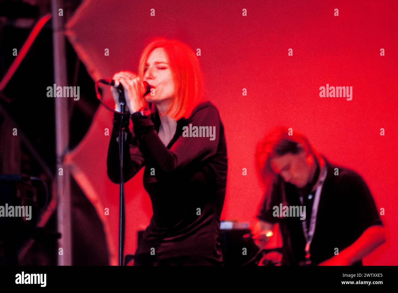 PORTIHEAD, BRISTOL FREE CONCERT, 1998: Beth Gibbons of Portishead ...