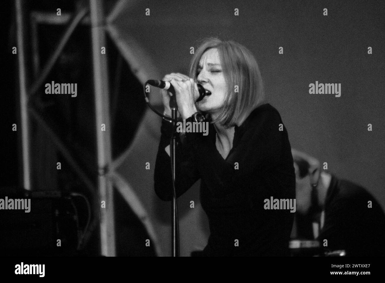 PORTIHEAD, BRISTOL FREE CONCERT, 1998: Beth Gibbons of Portishead ...