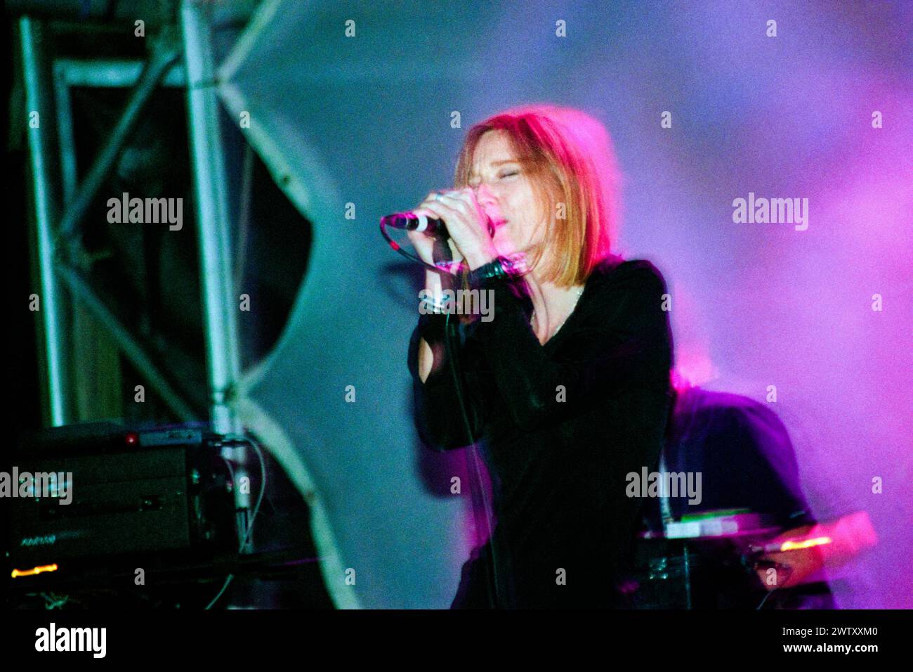 PORTIHEAD, BRISTOL FREE CONCERT, 1998: Beth Gibbons of Portishead ...