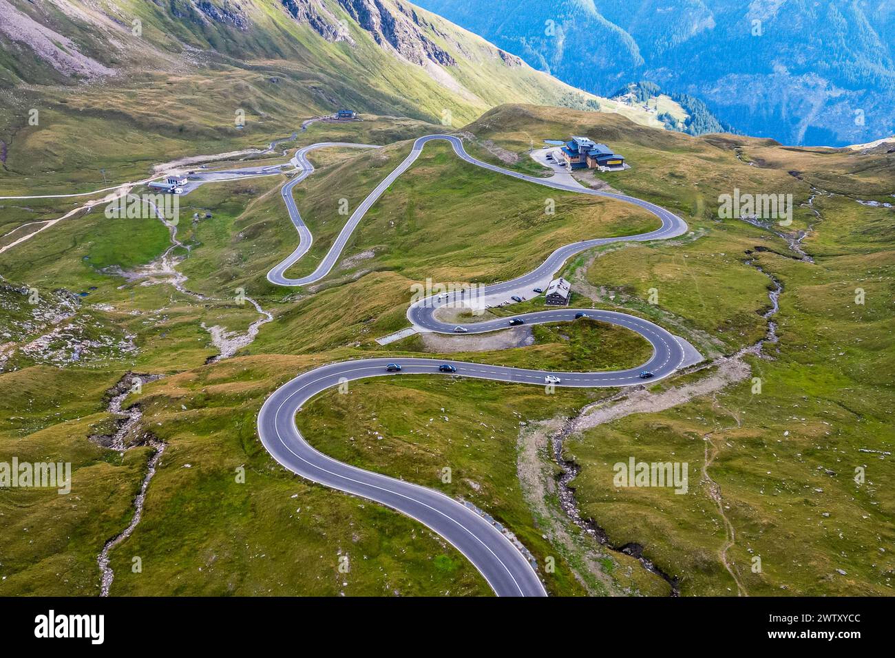 Beautiful view of the famous Austrian seršentine road Grossglockner ...