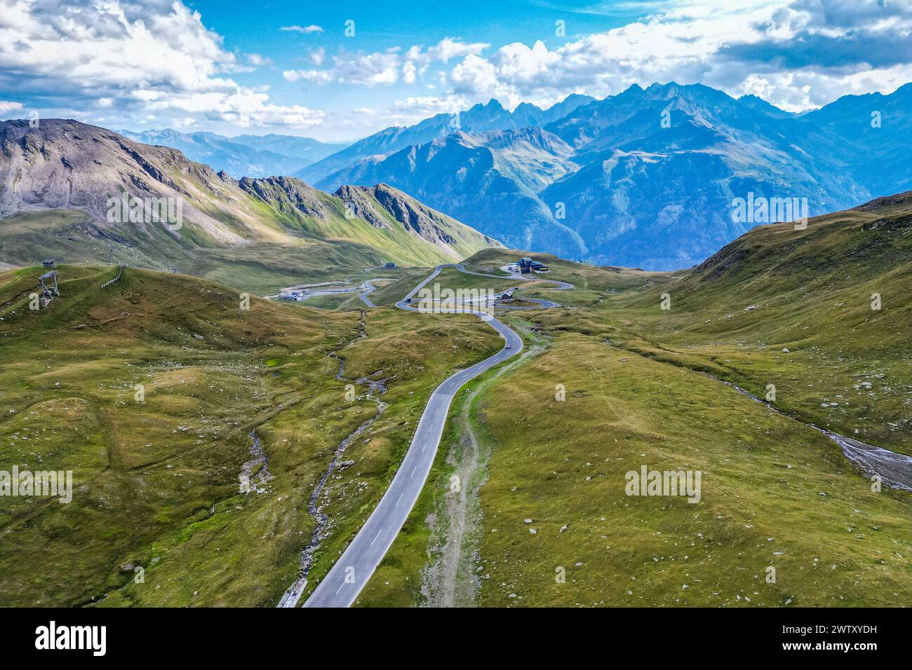Beautiful view of the famous Austrian seršentine road Grossglockner ...