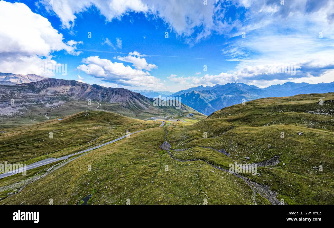 Beautiful view of the famous Austrian seršentine road Grossglockner ...