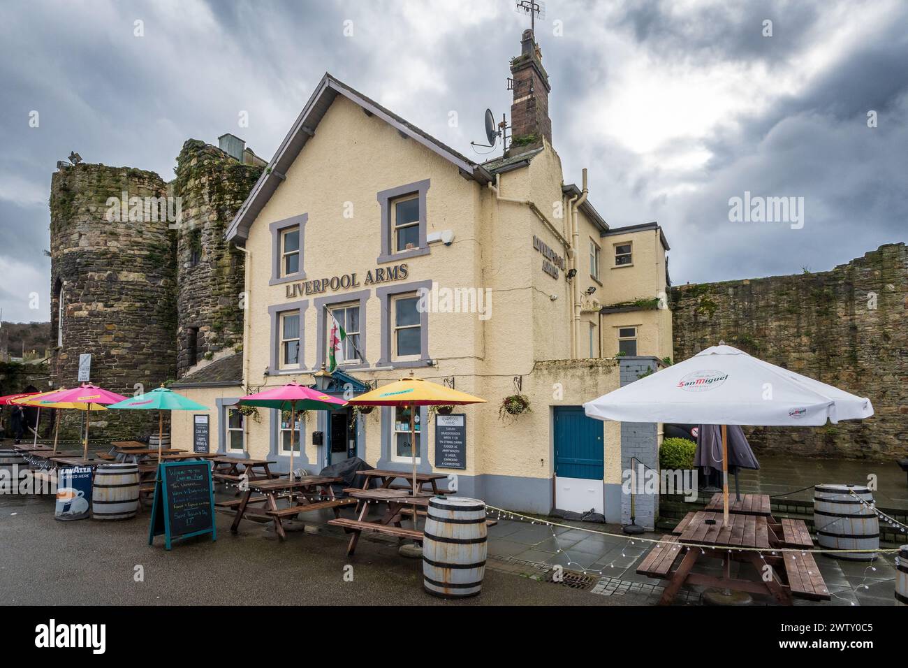 The Liverpool Arms public house on the quayside at Conwy in North Wales ...