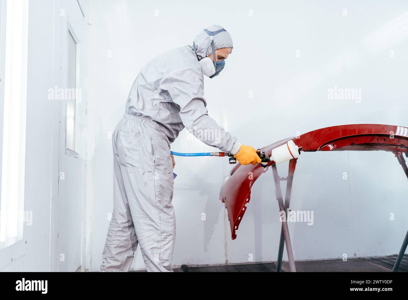 Spray painting car hi-res stock photography and images - Alamy