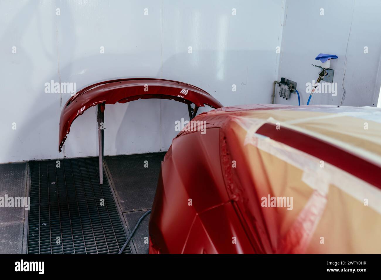 Applying body paint hi-res stock photography and images - Alamy